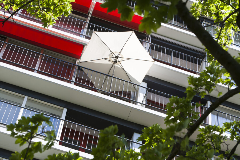 Slunečníky na balkon 2026 ∗ Se středovou i boční tyčí